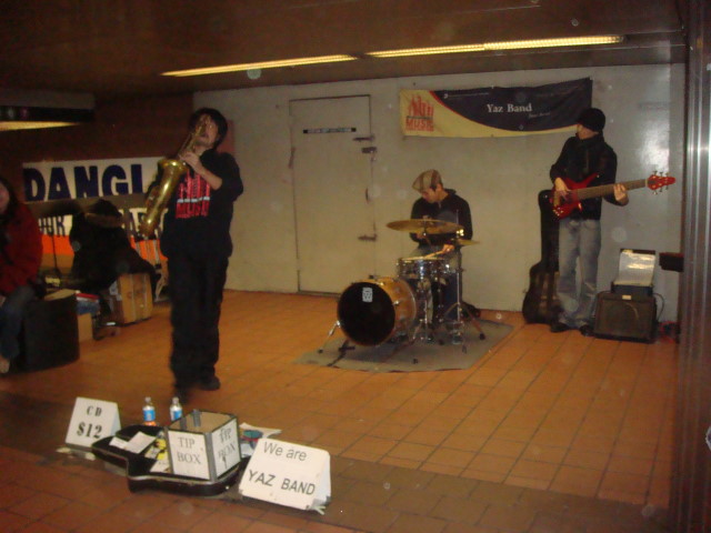Yaz Band Playing at Grand Central Terminal | Famous Ankles